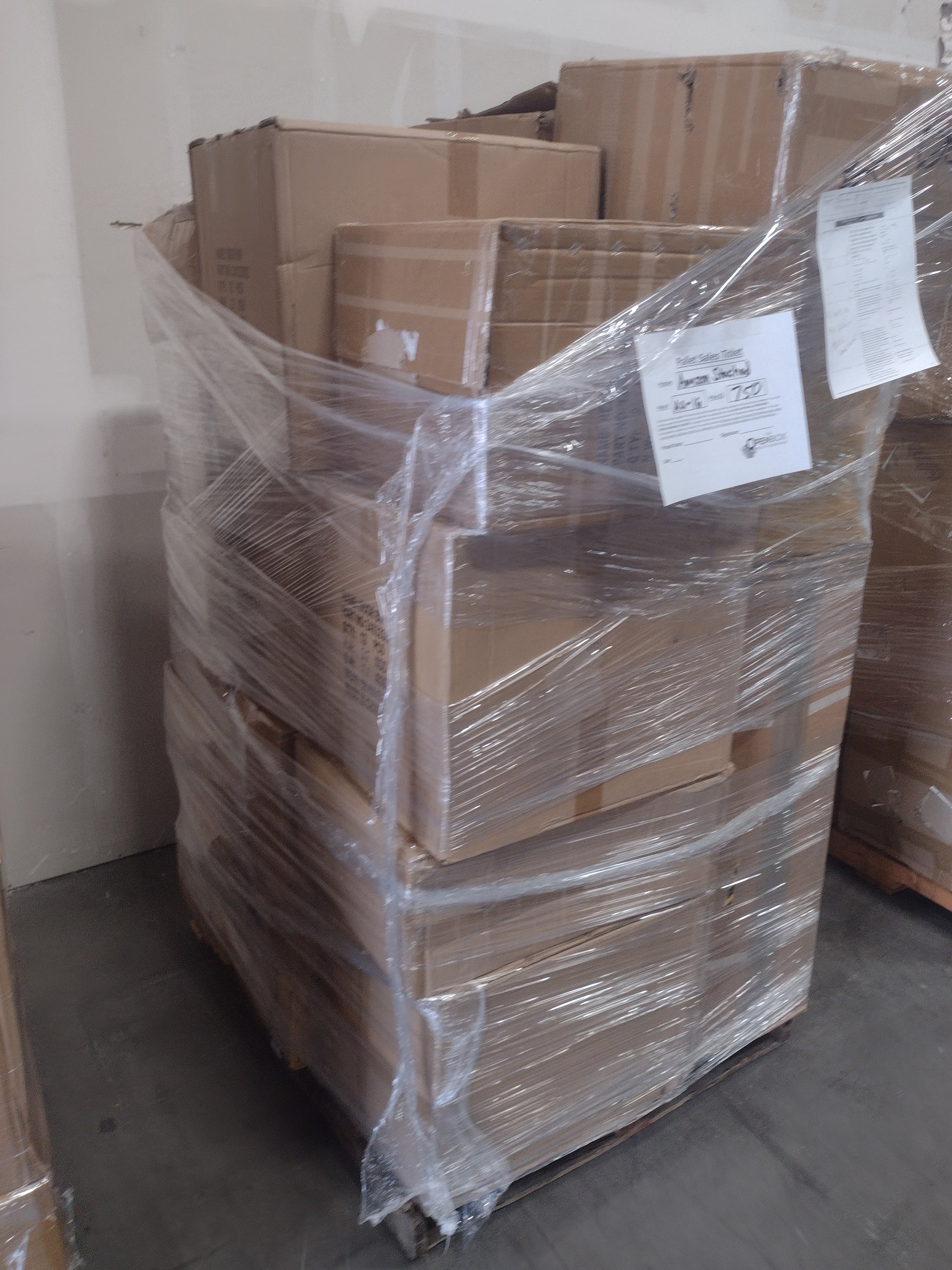 Amazon Stacked-016 – Wrapped Pallets Liquidation