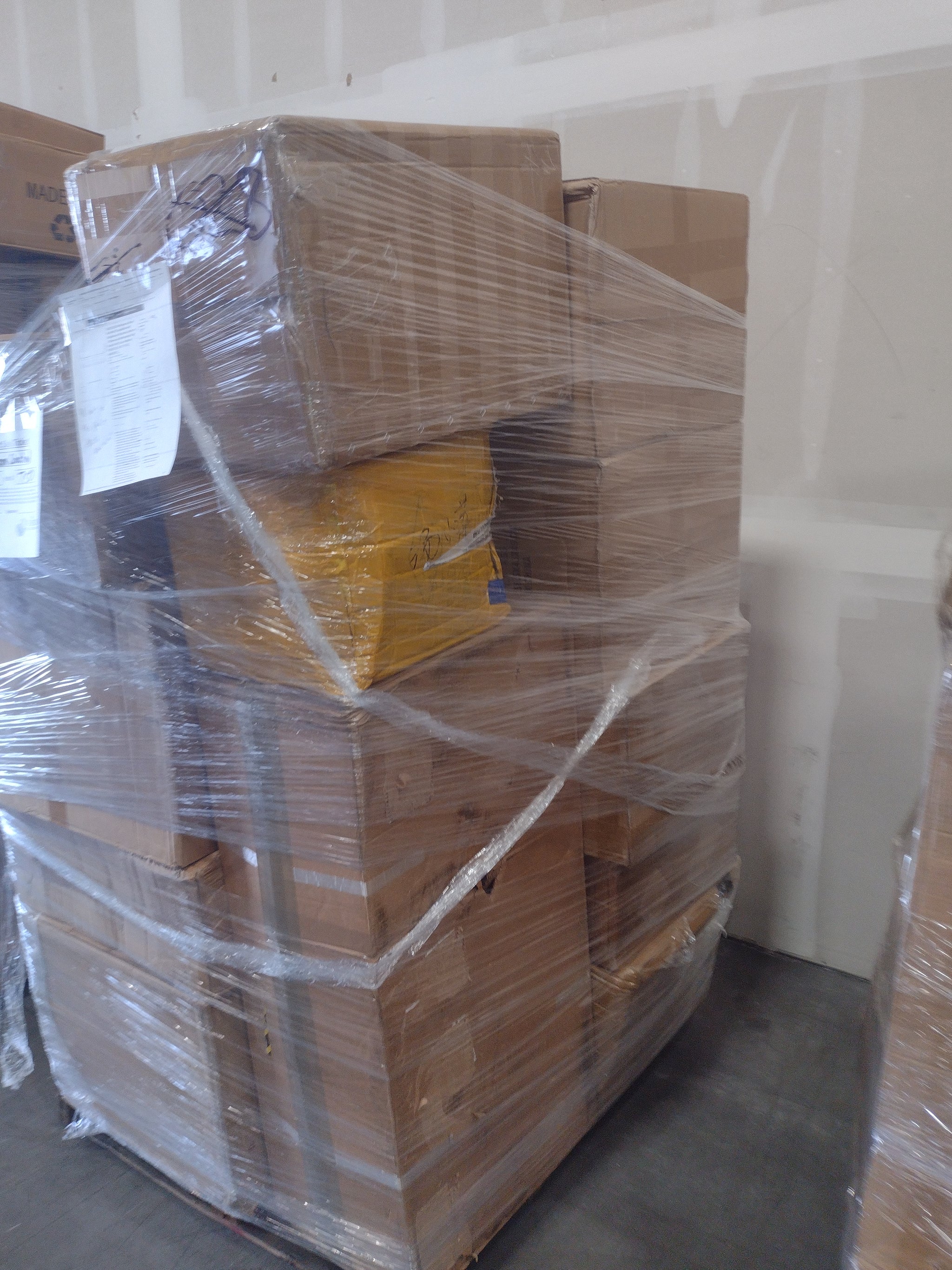 Amazon Stacked-016 – Wrapped Pallets Liquidation